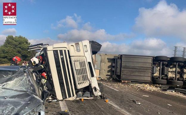 Tráfico El Accidente De Un Camión Obliga A Cortar La Ap 7 En